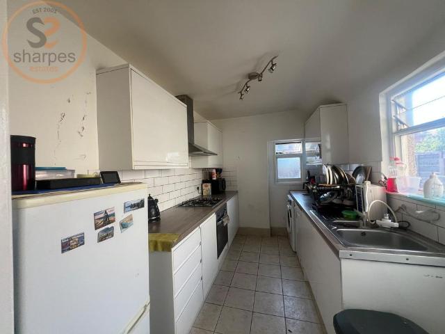 Washington Road, Worcester Park. 4 bed detached house to rent £2,300 pcm £531 pw
