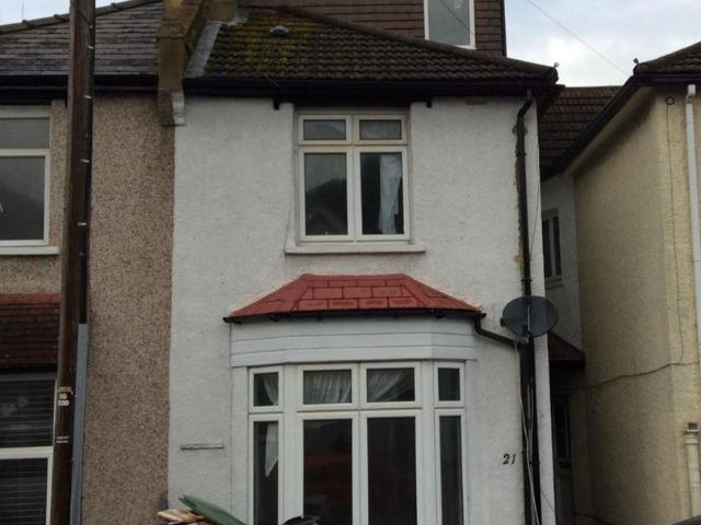 Washington Road, Worcester Park. 4 bed detached house to rent £2,300 pcm £531 pw