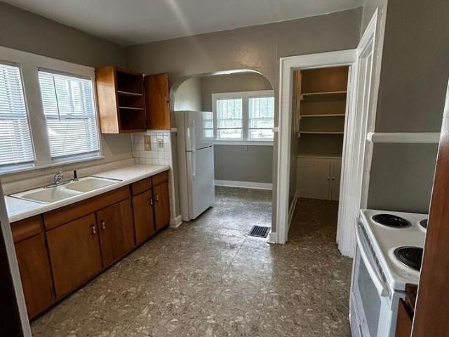 Washington Street Duplex 2 Bedroom Apartment for Rent at 1112 S Washington St, Kokomo, IN 46902