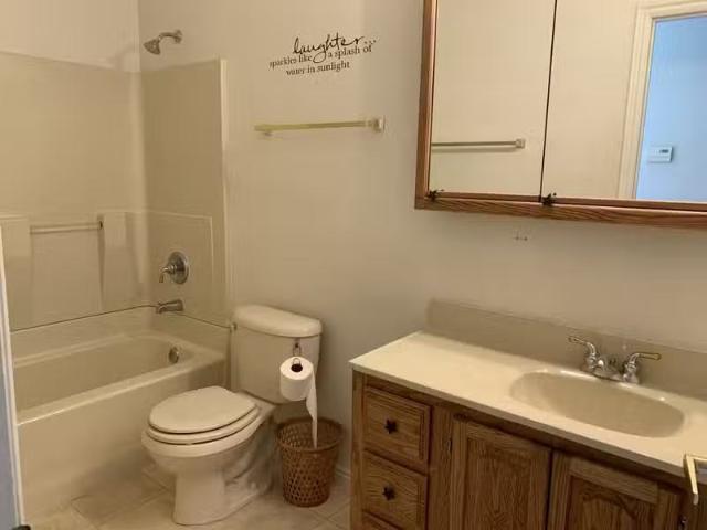 Washington, UT Triplex $1,500.00 Available February 2025.