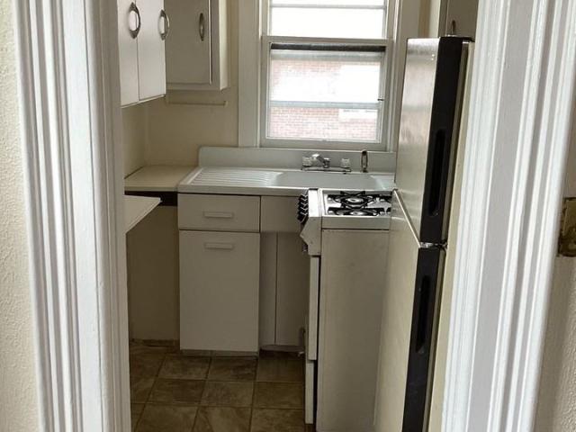 Washington 225/227 1 Bedroom Apartment for Rent at 225 W Washington Ave, Jackson, MI 49201