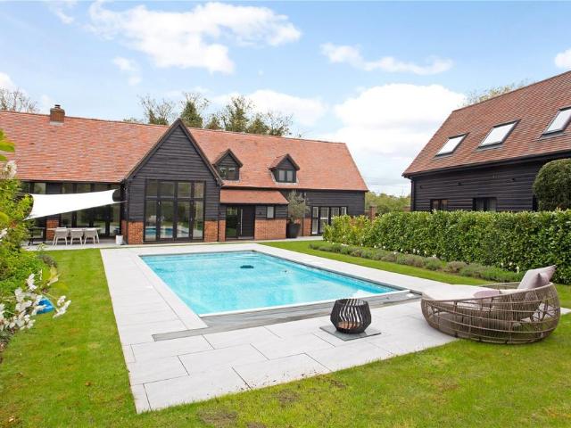 Watton Road, Datchworth, Knebworth. 5 bed detached house to rent £6,000 pcm £1,385 pw