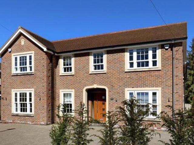 Wattleton Road, Beaconsfield, 4 Bedroom Semi detached