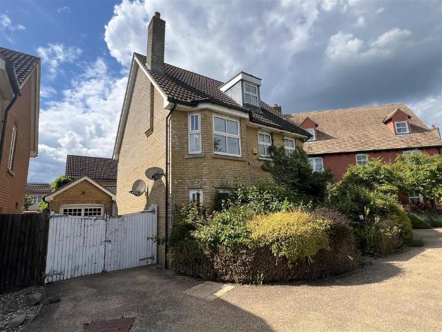 Wattle Close, Lower Cambourne CB23 4 bed detached house to rent £2,100 pcm £485 pw