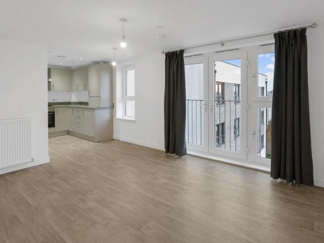 Watanabe Cruik, South Queensferry. 2 bed flat to rent £1,225 pcm £283 pw