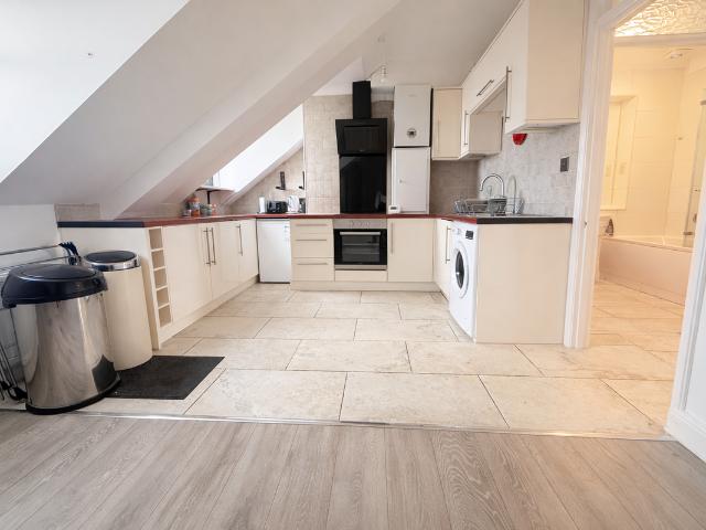 Watchetts Road, Camberley GU15, 3 bed flat to rent, £1,500 pcm | PrimeLocation