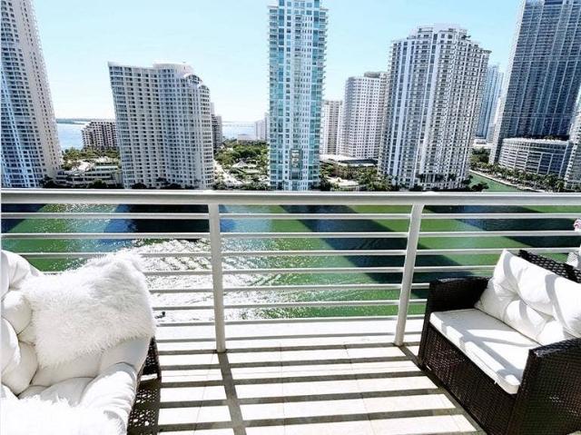 WATER VIEW PRIVATE BEDROOM/ BATHR