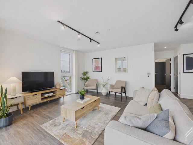 Water Way, North Kensington London NW10, 3 bed flat to rent, £3,100 pcm | PrimeLocation