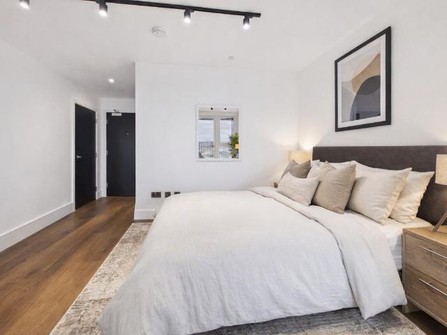 Water Way, North Kensington London NW10, Studio to rent, £1,750 pcm | PrimeLocation