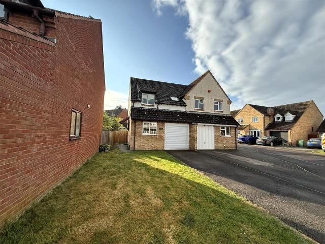 Water Wheel Close, Quedgeley, Gloucester GL2, 3 bed property to rent, £1,200 pcm | PrimeLocation