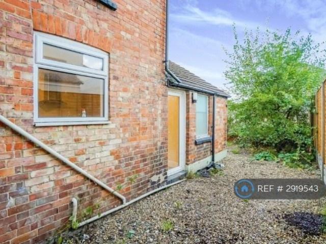 Water Eaton Road, Bletchley, Milton. 3 bed terraced house to rent £1,425 pcm £329 pw