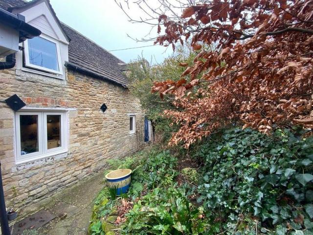 Water End, Alwalton, Peterborough 3 bed cottage £525,000
