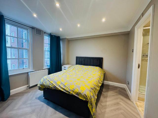 Water & Heating Including, Park West. 2 bed flat to rent £2,899 pcm £669 pw