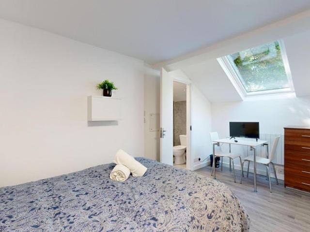 Water Included Refurbished Studio in Willesden