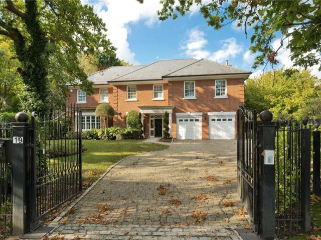 Water Lane, Cobham, Surrey, KT11 6 bed detached house to rent £11,000 pcm £2,538 pw