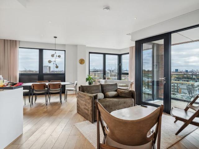 Water Lane, London, NW1, Water Lane NW1 3 bed flat to rent £6,750 pcm £1,558 pw