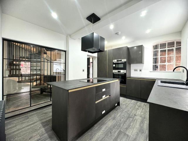 Water Street, Birmingham B3, 3 bed town house to rent, £3,000 pcm | PrimeLocation