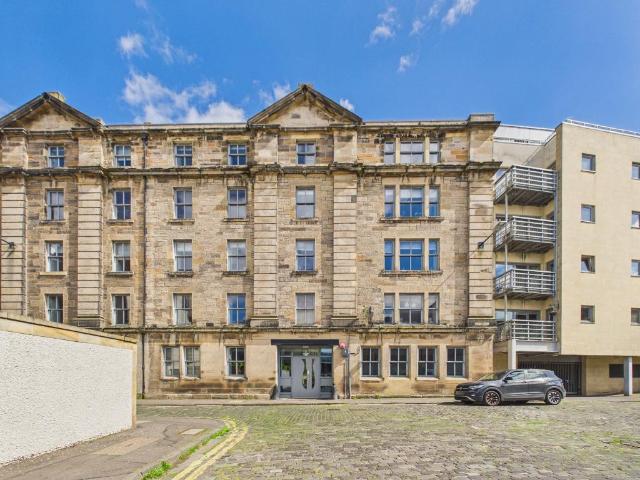 Water Street, The Shore, Edinburgh, EH6 2 bed flat to rent £1,450 pcm £335 pw