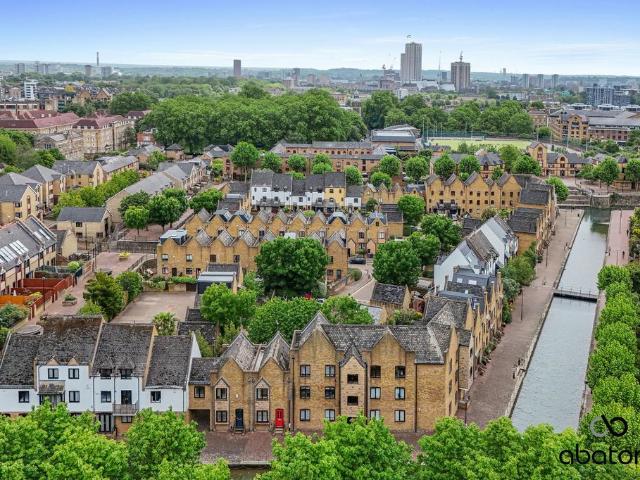 Waterman Way, London, E1W 1 bed apartment to rent £1,850 pcm £427 pw