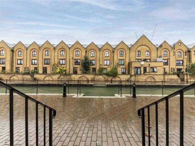 Waterman Way, London E1W, 1 bed flat to rent, £1,852 pcm | PrimeLocation