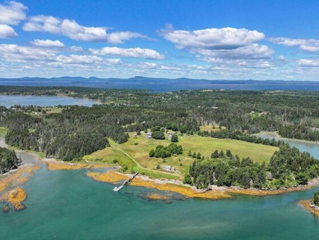 Waterman Farm Rd, North Haven, Home For Sale