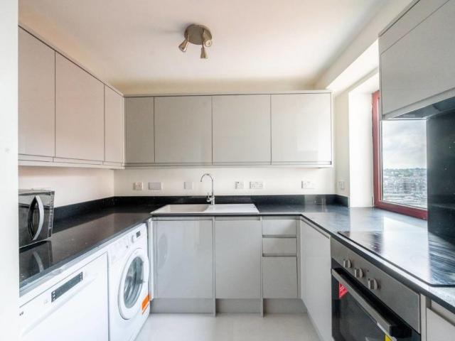 Watermans Quay, William Morris Way. 2 bed flat to rent £2,760 pcm £637 pw
