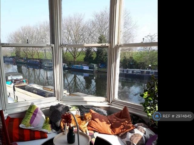 Watermint Quay, London, N16 2 bed flat to rent £2,300 pcm £531 pw