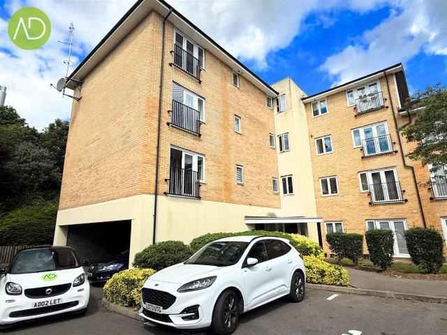 Waterfall Close, Hoddesdon EN11, 2 bed flat to rent, £1,500 pcm | PrimeLocation
