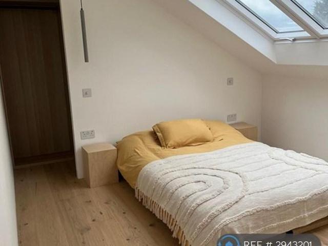 Waterfall Close, London, N14 1 bed flat to rent £1,550 pcm £358 pw