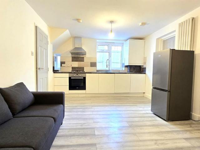 Waterfall Road, London N14, 3 bed flat to rent, £2,550 pcm | PrimeLocation