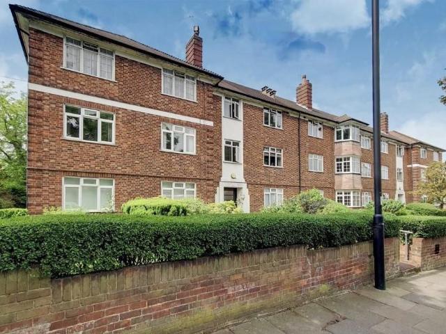 Waterfall Road, New Southgate N11, 3 bed flat to rent, £2,000 pcm | PrimeLocation