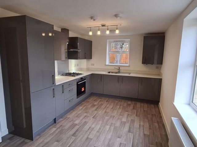 Waterfield Close, Off Thorpe Road PE3, 2 bed flat to rent, £1,150 pcm | PrimeLocation