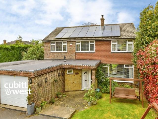 Waterfield Drive, Warlingham CR6 4 bed detached house to rent £2,750 pcm £635 pw