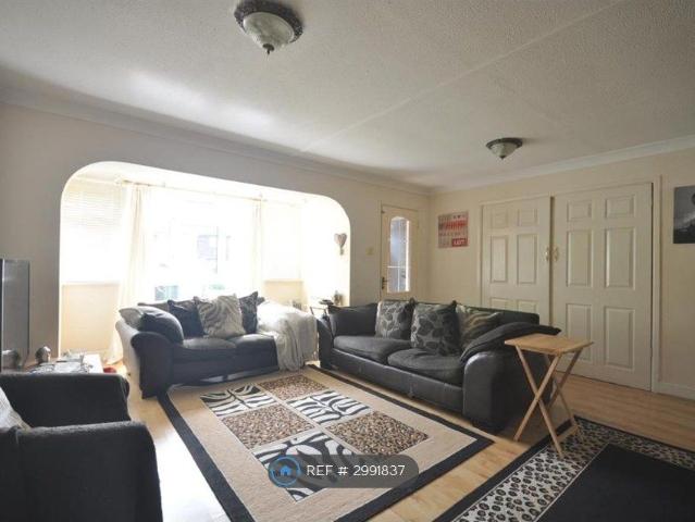 Waterfields, Leatherhead KT22, 3 bed terraced house to rent, £2,200 pcm | PrimeLocation