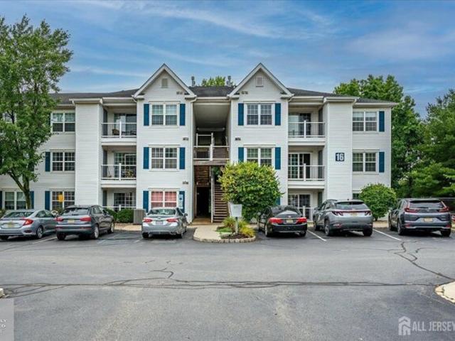 Waterford Dr, Edison, Condo For Sale