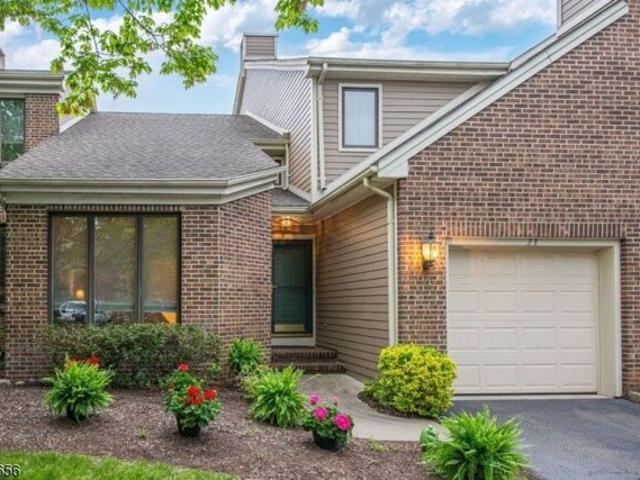 Waterford Dr, Montville Township, Condo For Sale
