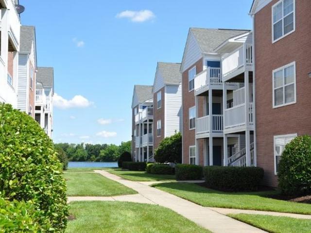 Waterford Pointe 2 Bedroom Apartment for Rent at 105 E Lakeshore Dr, Hampton, VA 23666 Farmington