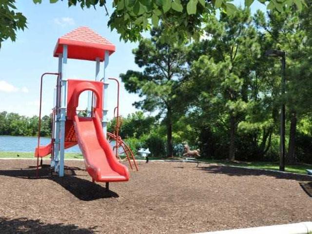 Waterford Pointe 3 Bedroom Apartment for Rent at 105 E Lakeshore Dr, Hampton, VA 23666 Farmington