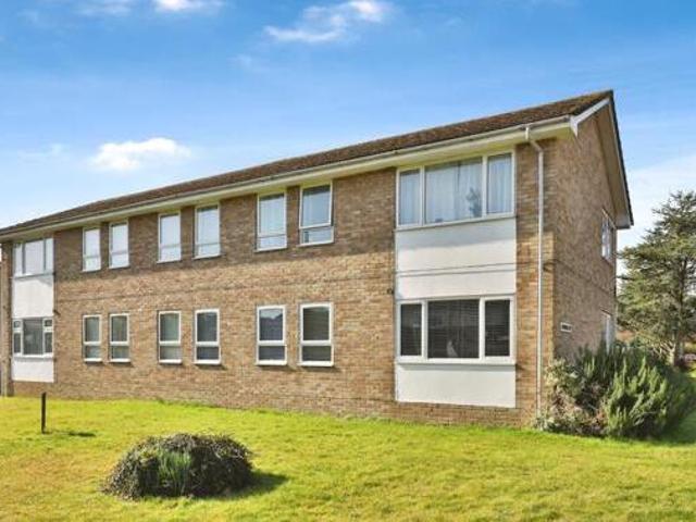 Waterford Place, Highcliffe, 2 Bedroom Flat