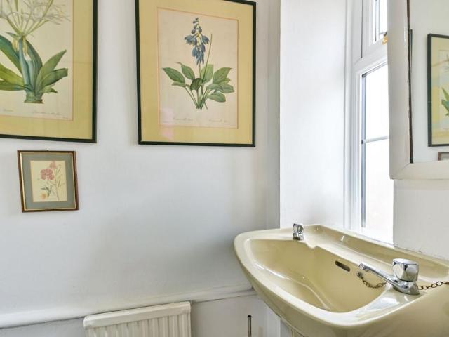 Waterford Road, London, Fulham. 3 bed house to rent £5,850 pcm £1,350 pw