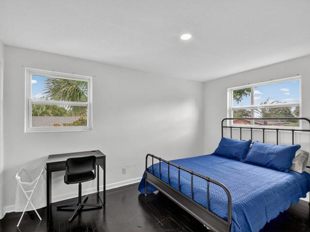 Waterfront Oasis with Pool in West Palm Beach – Cozy, Bright & Perfect Location! Welcome your Home!