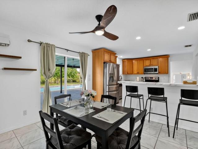 Waterfront Oasis with Pool in West Palm Beach – Co