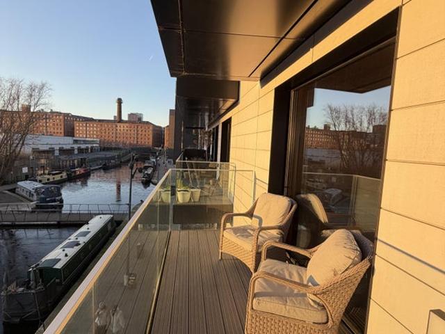 Waterfront apartment in New Islington Marina