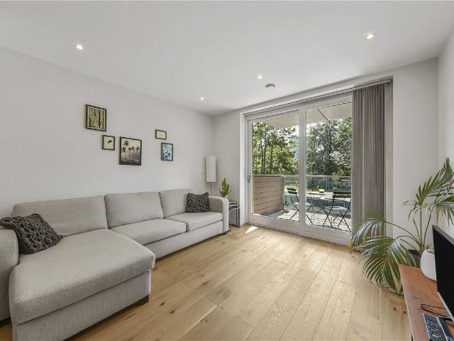 Waterfront Apartments W9, 1 bed flat to rent, £2,600 pcm | PrimeLocation