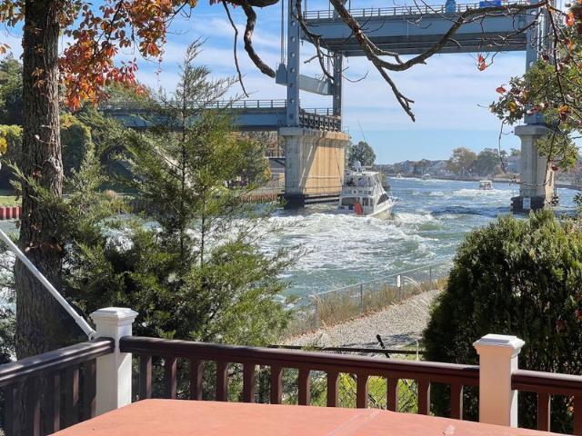 Waterfront Living Close to Beach