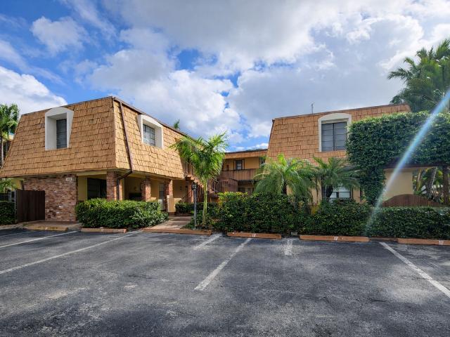 Waterfront with Pool Studio Apartment for Rent at 110 Isle Of Venice Dr, Fort Lauderdale, FL 33301 Nurmi Isles