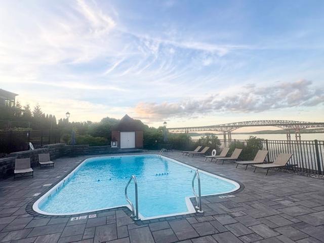Waterfront 2BR Condo in Ferry Crossing