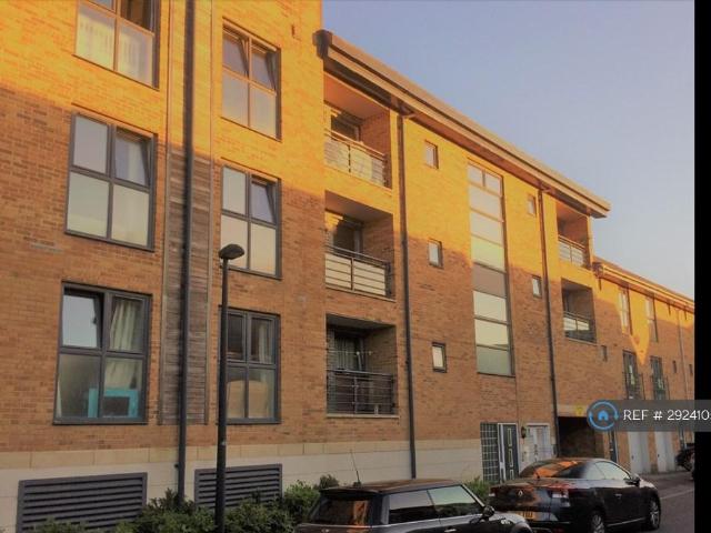 Waterlily Court, Swindon, SN1 2 bed flat to rent £1,050 pcm £242 pw