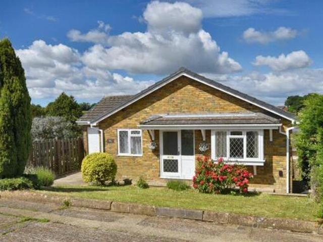 Waterloo Crescent, Binstead, 2 Bedroom Detached