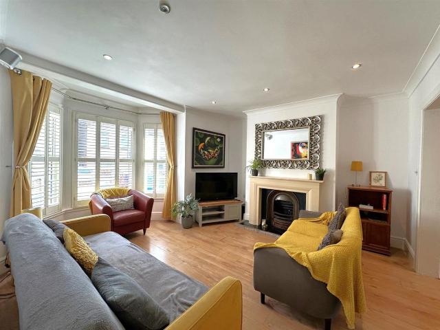 Waterloo Road, Aldershot GU12, 4 bed end terrace house to rent, £2,000 pcm | PrimeLocation